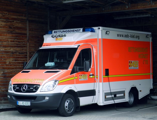 Einsatzkraefte in Kiel Das Online-Magazin aus Kiel - NEF / ITW / RTW / KTW / NAW